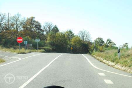 Posso transpor a marca longitudinal contínua existente nesta via ...