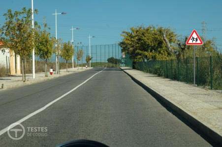 A que velocidade devo circular neste local? [3423] - Testes de Código 2025