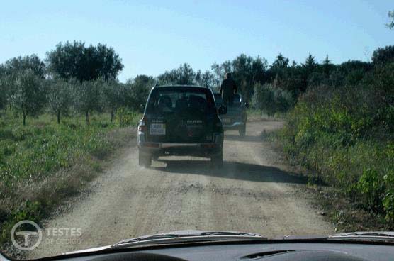 Ao circular neste local, devo: [3464] - Testes de Código 2025